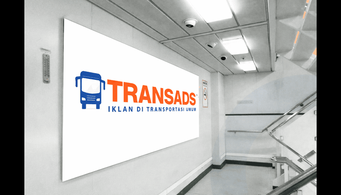 Half Hall - Iklan di Transportasi Umum